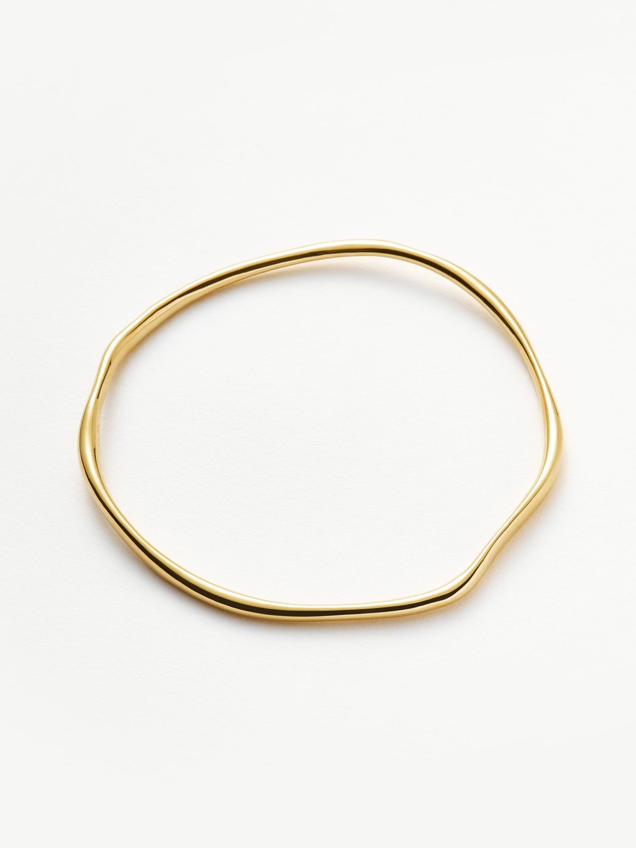 Bangle & Cuff Size Guide with Chart | Missoma UK