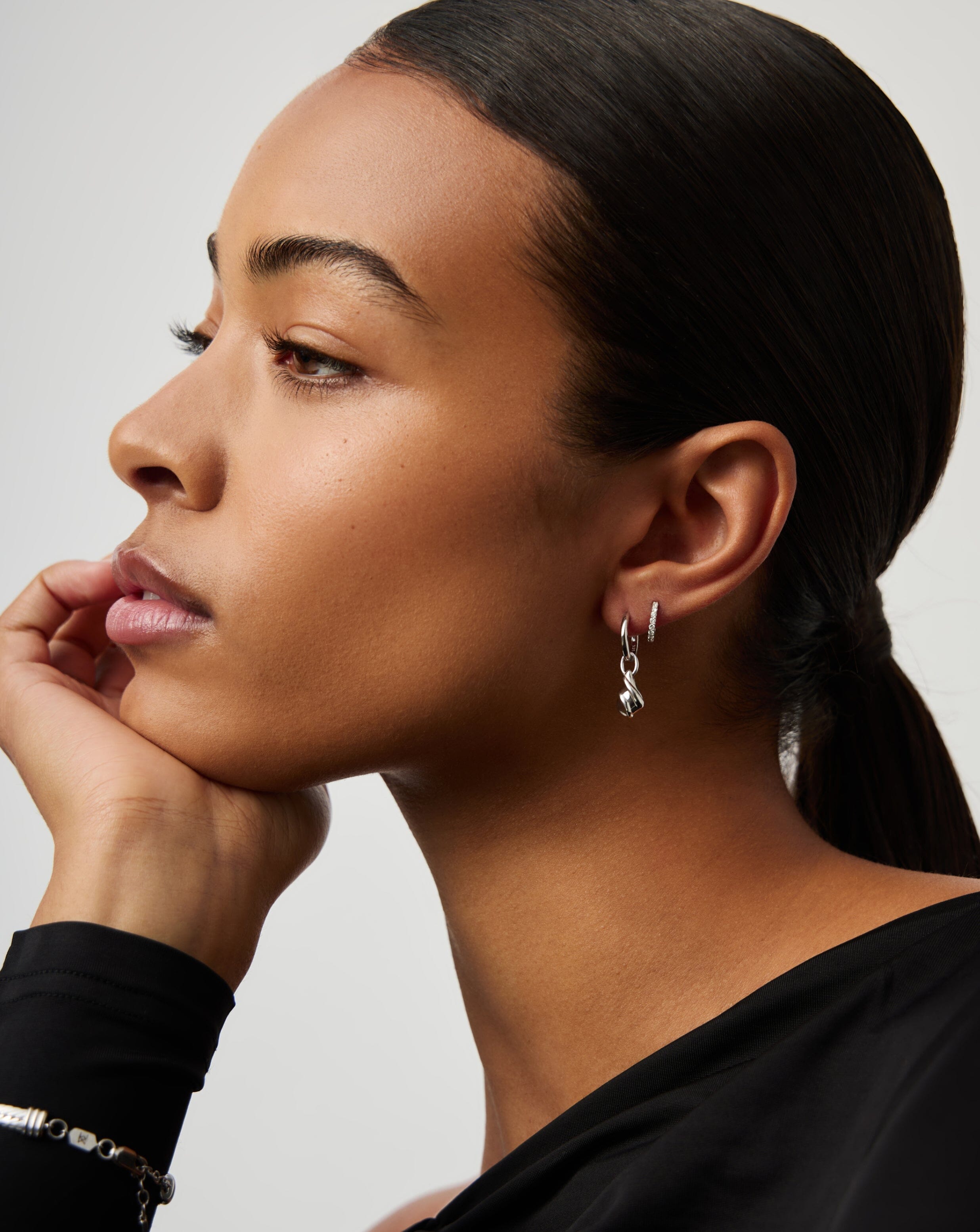 Savi Ridge Droplet Charm Earrings | Sterling Silver | Missoma